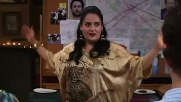 Artemis Dubois Costume (It's Always Sunny in Philadelphia) | Costume.bot